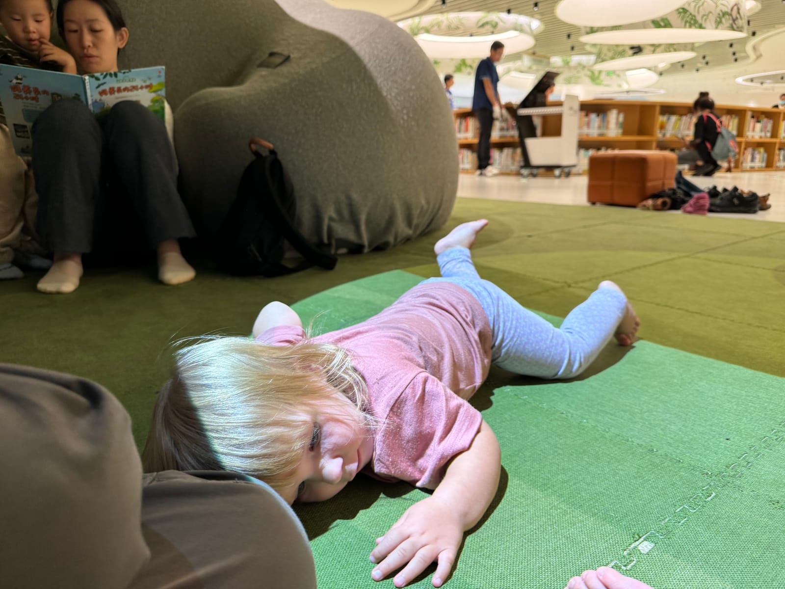 Visiting Beijing City Library in Tangzhou District